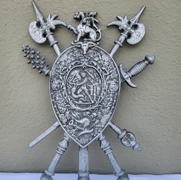 Art | Vintage Coat Of Arms Medieval Shield Dragon Griffon Shied Wall ...